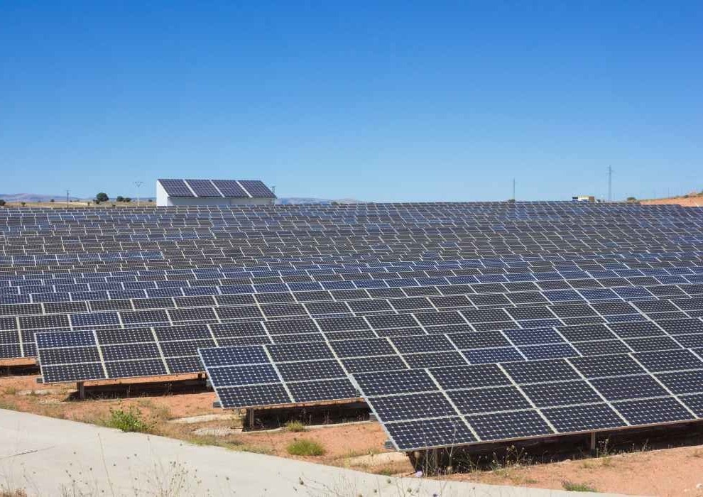 البصرة وتوتال تتفقان على إنشاء محطة طاقة شمسية بقدرة 1000 ميغاواط ...